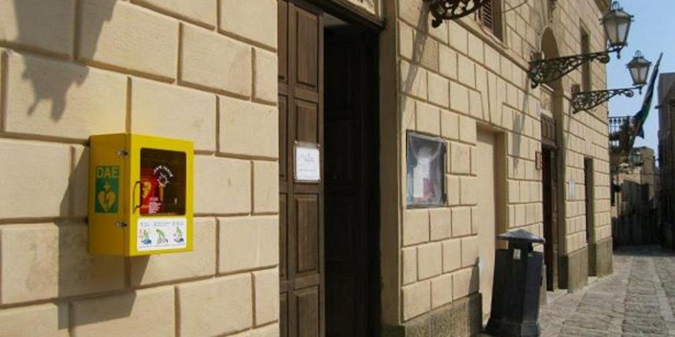 Erice Vetta, un defibrillatore in piazza per le emergenze - Giornale di ...