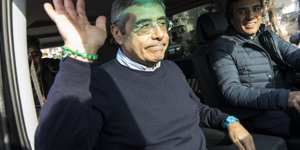 Cuffaro torna libero, le immagini all'uscita dal carcere di Rebibbia ...
