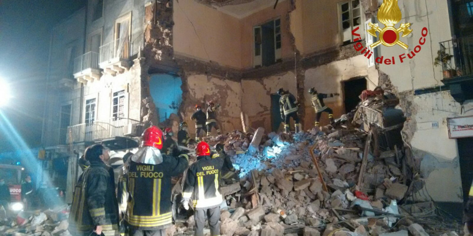 Palazzina crollata a Catania, indagato uno dei sopravvissuti - Giornale ...