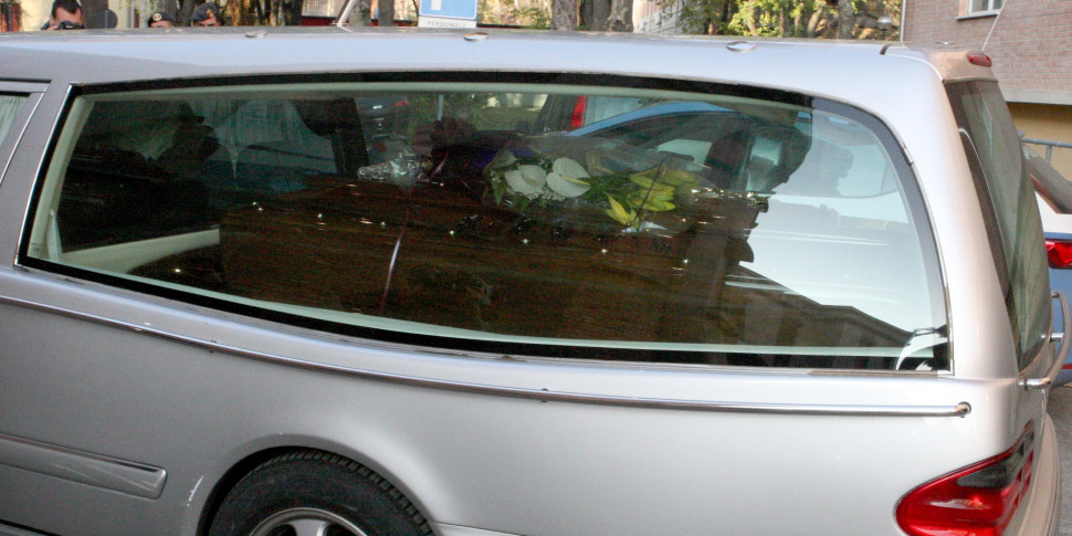 La salma di Riina in viaggio verso Corleone, tumulazione poco dopo l ... La salma di Riina in viaggio verso Corleone, tumulazione poco dopo l ...