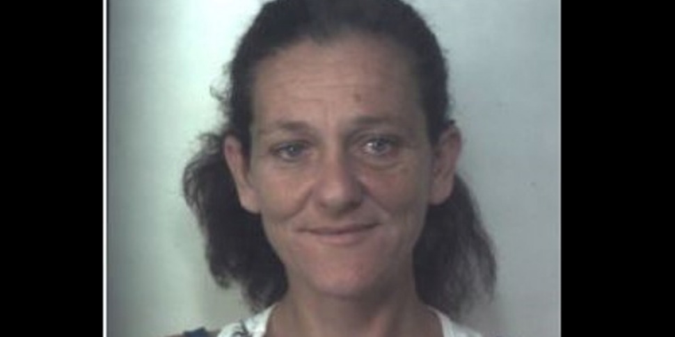 Nascondeva hashish e cocaina dentro la tv, arrestata casalinga di ...