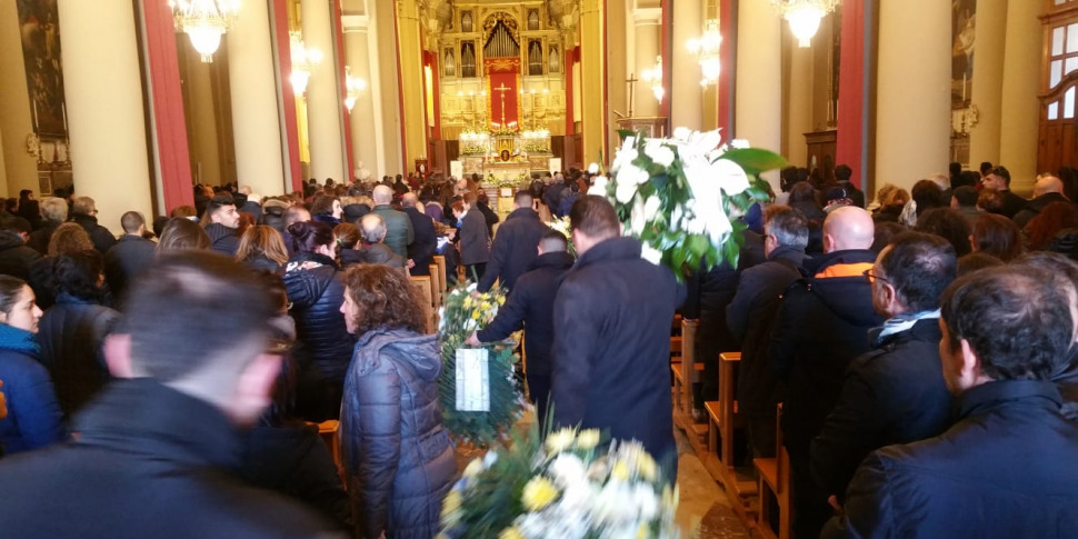 Giarre, l'ultimo saluto a Luca Cardillo: "Non è morto, vive nel Signore ...