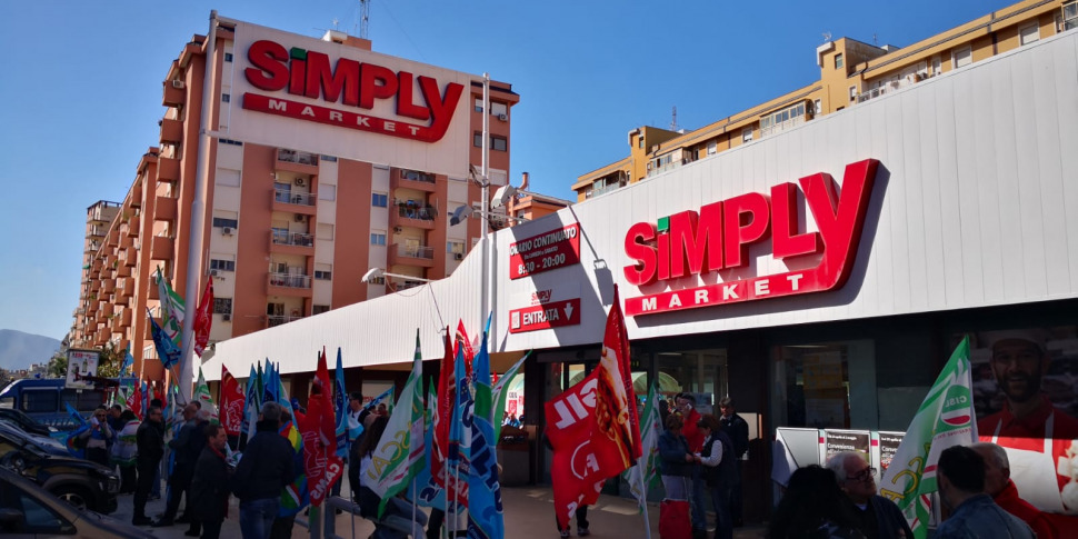 Lavoro, licenziamenti per 42 dipendenti dei supermercati Sma Simply ...