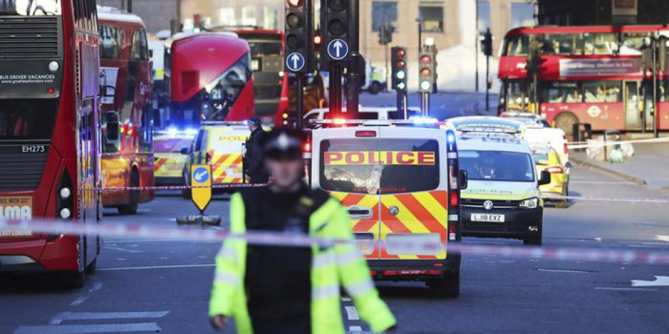 Attacco a Londra, il video degli attimi di terrore a London Bridge ...