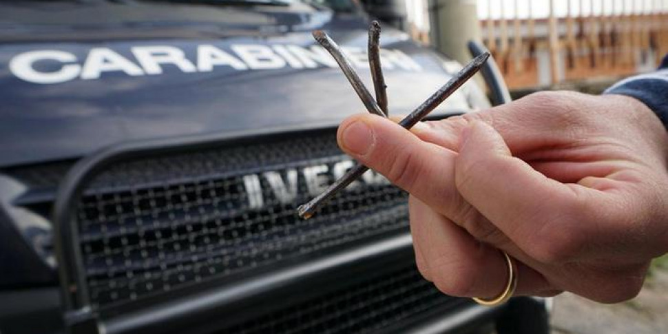 Chiodi in strada, denunciato gommista - Giornale di Sicilia