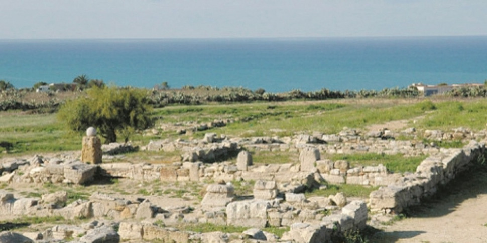 La zona archeologica di Eraclea Minoa preda dei tombaroli: trovati 25 ...