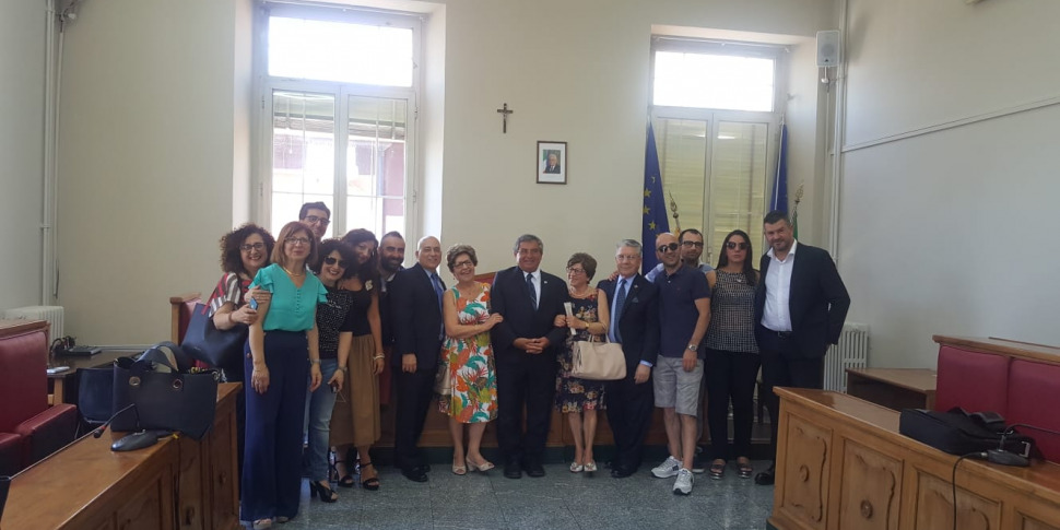 Il banchiere americano di origini siciliane Joe Ficalora dona 50 mila ...