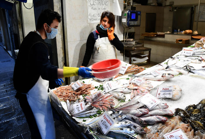 Pesce italiano torna a tavola e salva la spesa, prezzi -30% - Giornale ...