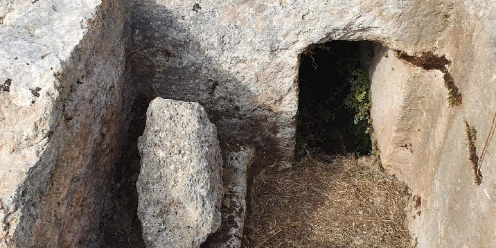 Ripulita la necropoli di Santa Flavia: le foto dell'intervento ...