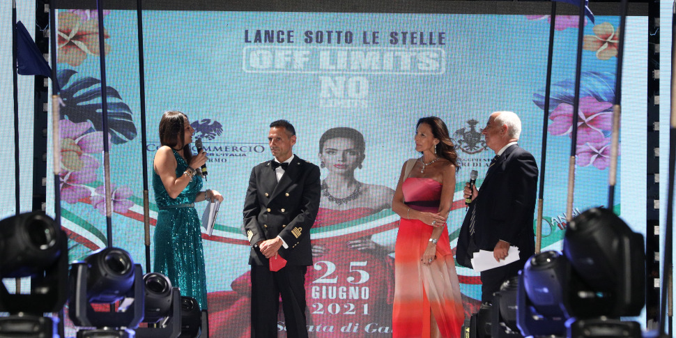 Sfilata a Palermo per festeggiare i 30 anni del sesto reggimento ...