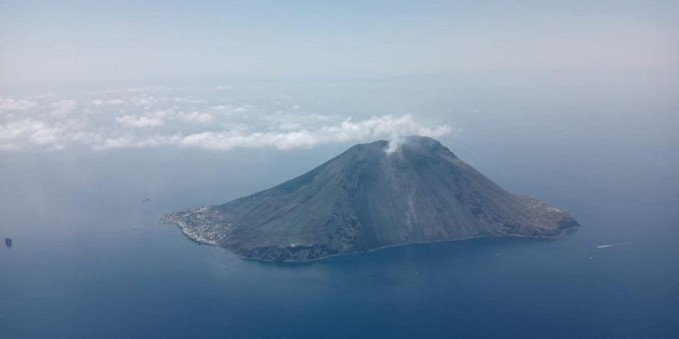 Stromboli, al via gli interventi sulla rete di allerta per il vulcano ...