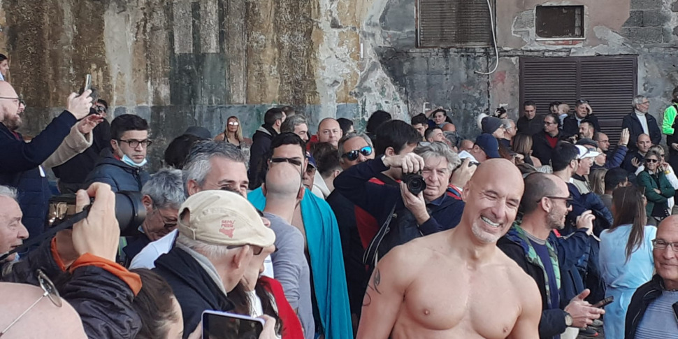 Catania, anche Luca Parmitano a... mollo per la San Silvestro a mare ...