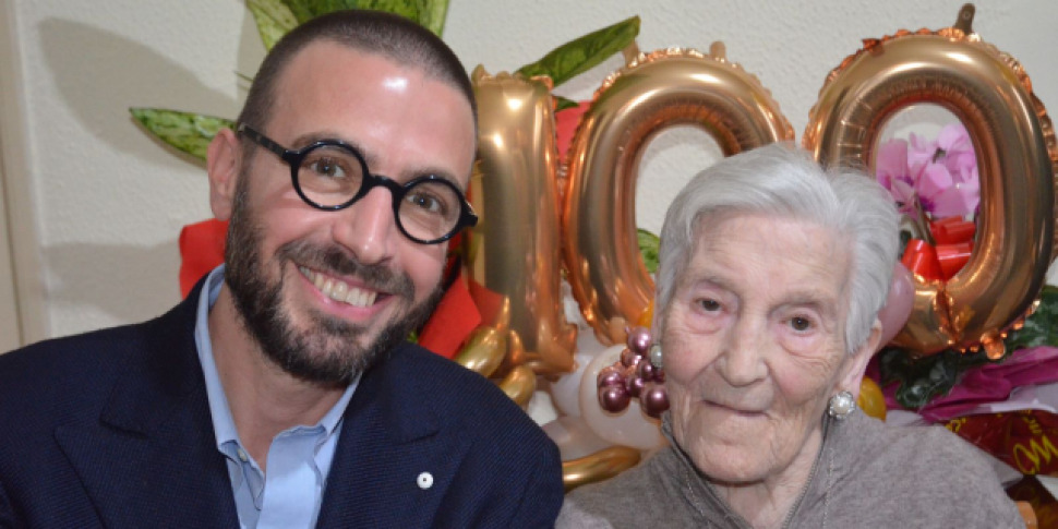 Nonna Maria compie 100 anni: grandi festeggiamenti a Bagheria ...