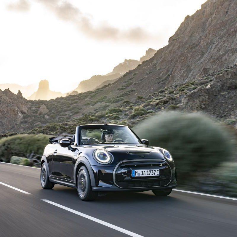 Arriva la prima Mini Cooper SE Cabrio completamente elettrica ...