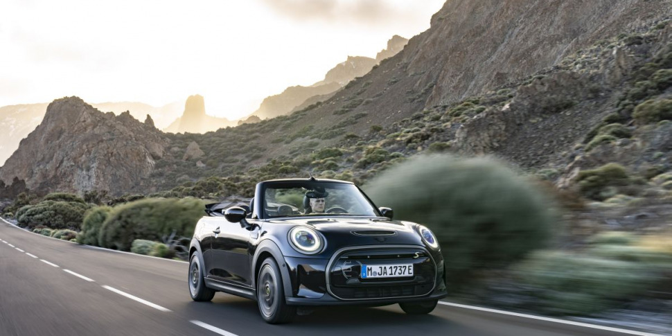 Arriva la prima Mini Cooper SE Cabrio completamente elettrica ...