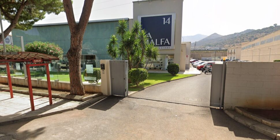 Palermo, due donne tentano di rubare vestiti nello store La Malfa 14 ...