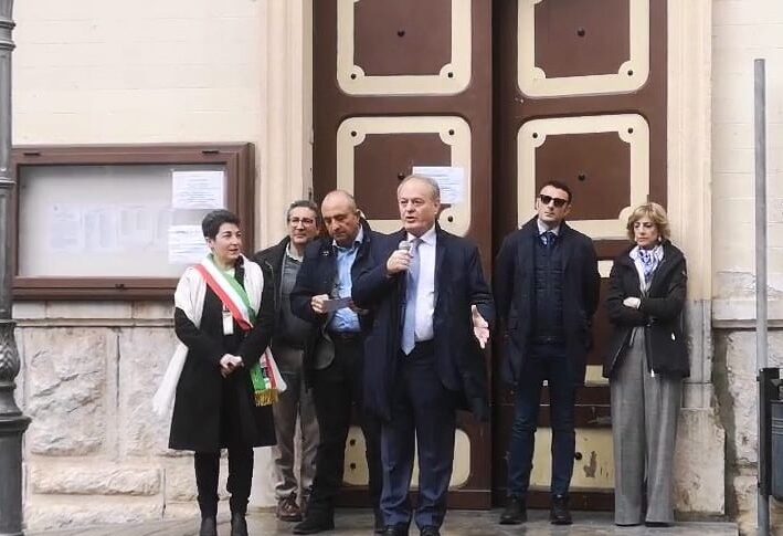 Cracolici sulla docente Laura Bonafede sospesa: «Non stia coi nostri ...