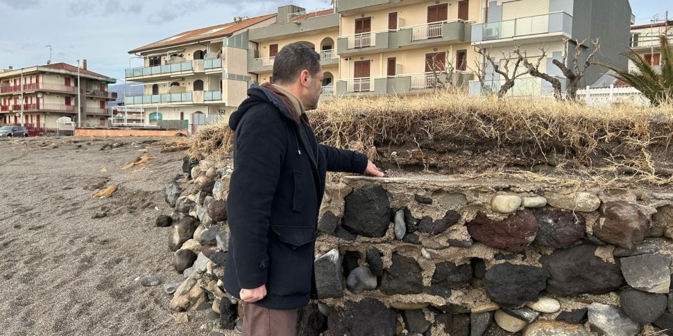 Mascali, la mareggiata riporta alla luce i resti della seconda guerra ...