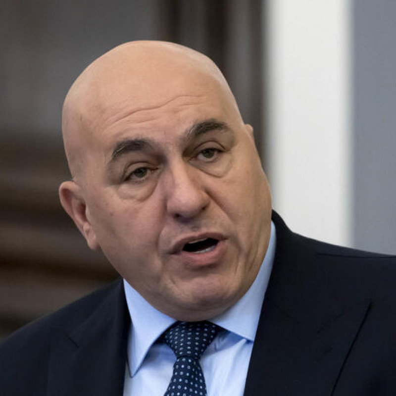 Il ministro Crosetto operato a Roma, è in buone condizioni - Giornale ...