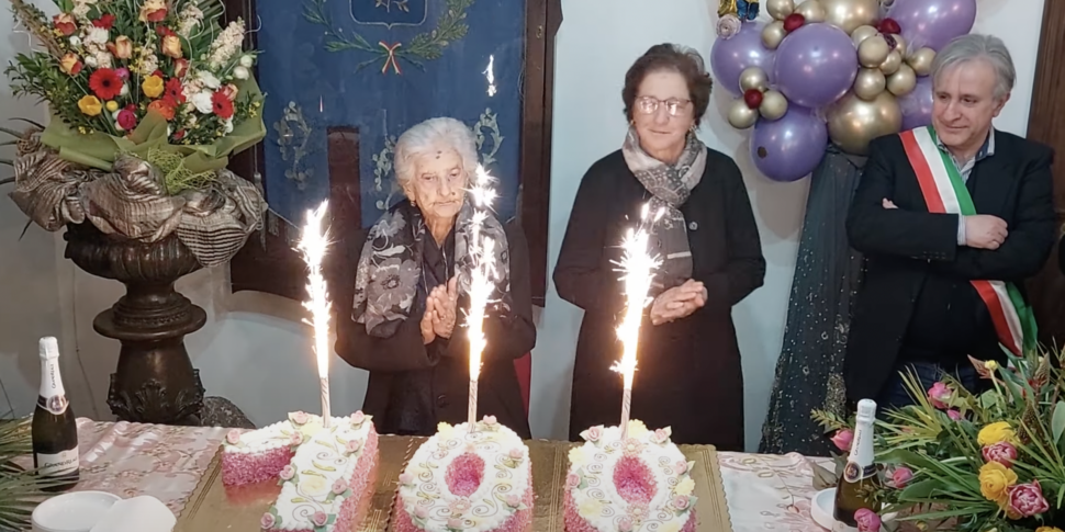 Mirto brinda ai 100 anni di Maria Sgrò: festa nell'aula consiliare ...