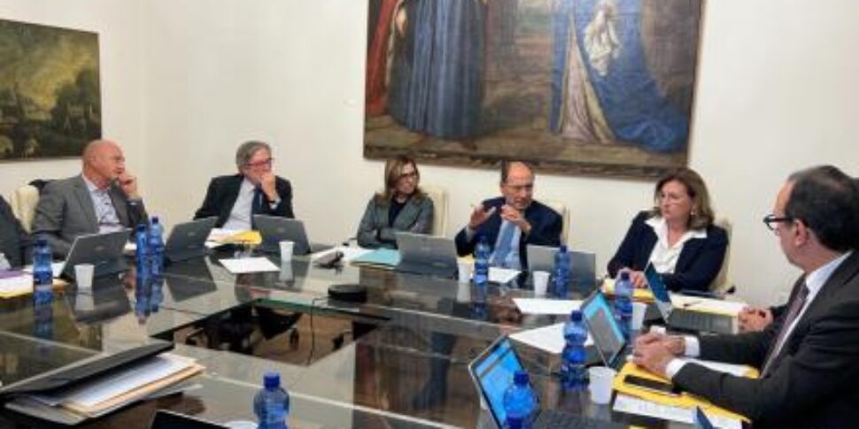 La giunta regionale vara il Defr, Schifani: la Sicilia va meglio del ...