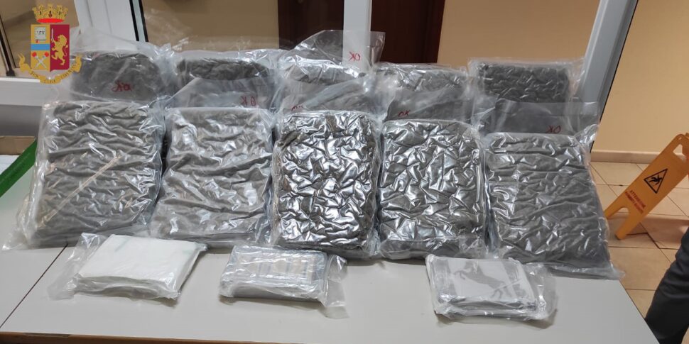 Aveva 11 chili marijuana e 3 di cocaina, arrestato a Pozzallo ...