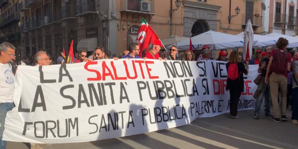 Sanità pubblica siciliana al collasso, protesta a Palermo: «La salute ...