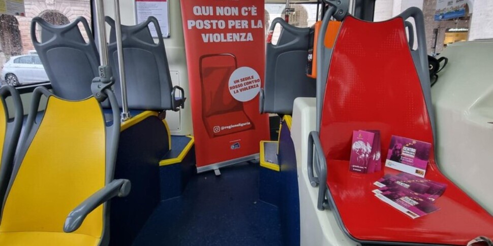Un sedile rosso sui bus di Palermo e Catania per dire no alla violenza ...