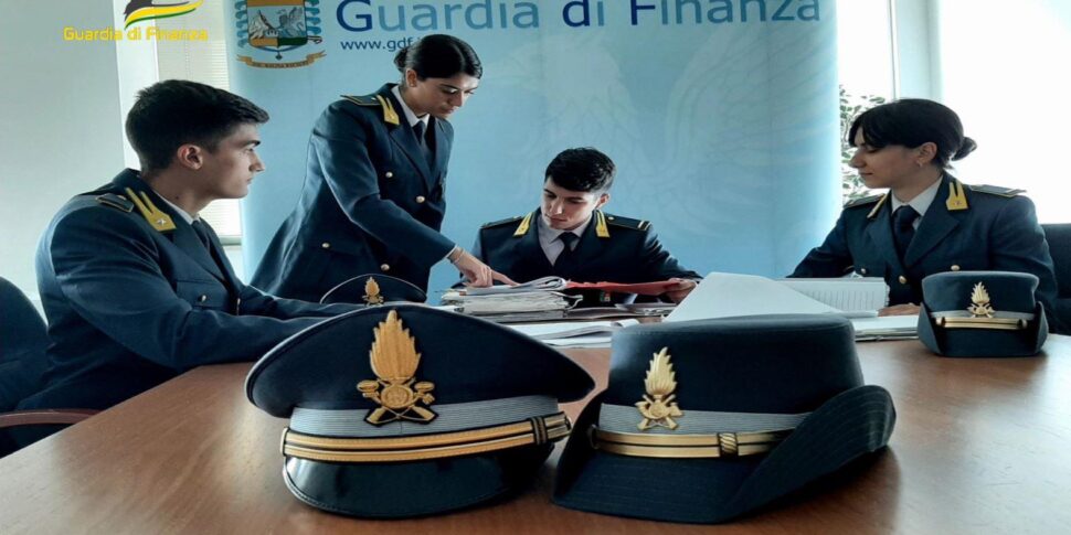 Palermo Frodano Il Fisco Con False Fatture Due Imprenditori Ai