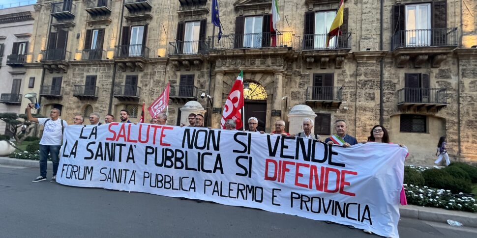 A Palermo flash mob contro le nomine dei manager delle aziende ...