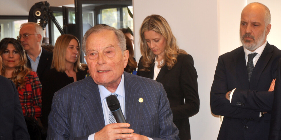 Al rettore della Kore, Francesco Tomasello, il Premio Chirone ...