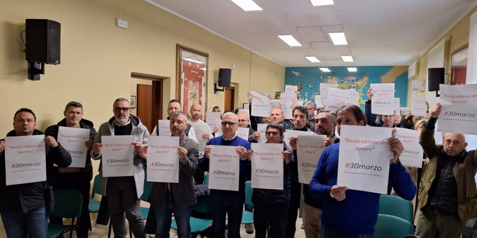 Sicurezza sul lavoro, flash mob di Filca Cisl Sicilia - Giornale di Sicilia