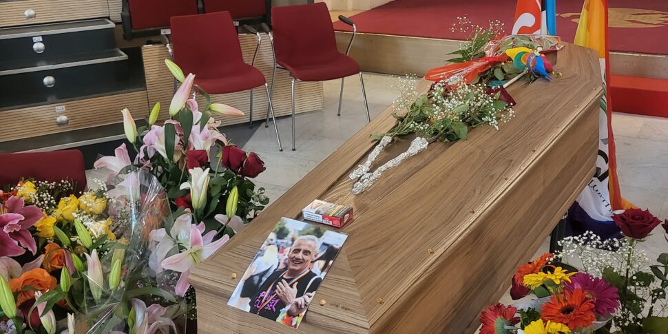 Palermo, l'ultimo saluto a Luigi Carollo, la sorella Vera: «Lascia un ...