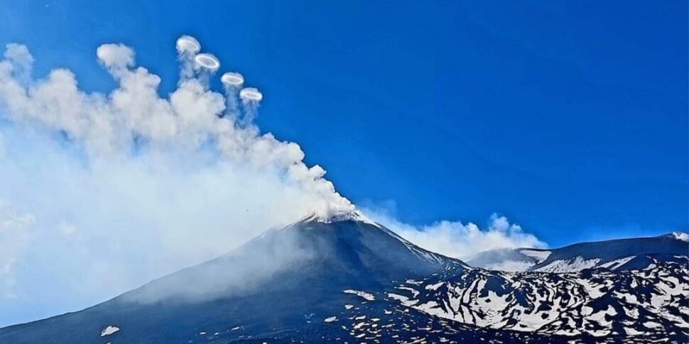 Le foto degli anelli di fumo dall'Etna - Giornale di Sicilia