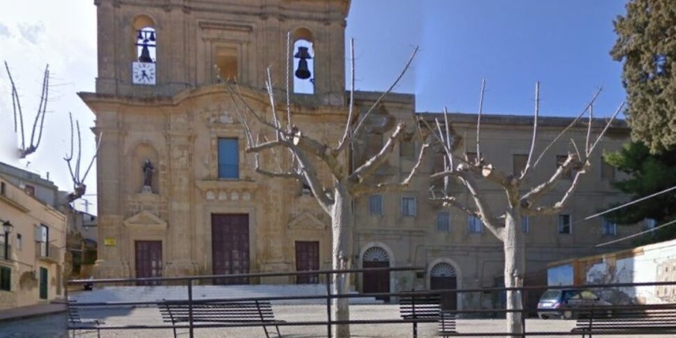 Canicattì, soffocato da una catasta di balle di fieno: muore un ... Canicattì, soffocato da una catasta di balle di fieno: muore un ...