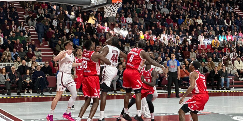 Show della Trapani Shark che annienta 109-73 la Reggiana - Giornale di ...