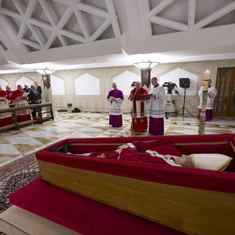 La tomba del Papa sarà in marmo ligure e avrà una sola scritta ...