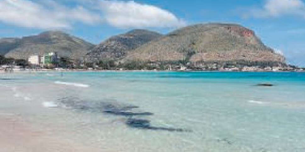 Mondello, balneazione nuovamente consentita nella spiaggia libera ...