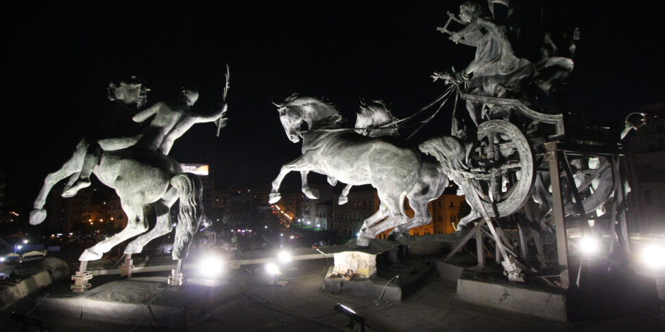 Politeama Garibaldi, riaccese le luci sulla «Quadriga bronzea di Apollo ...