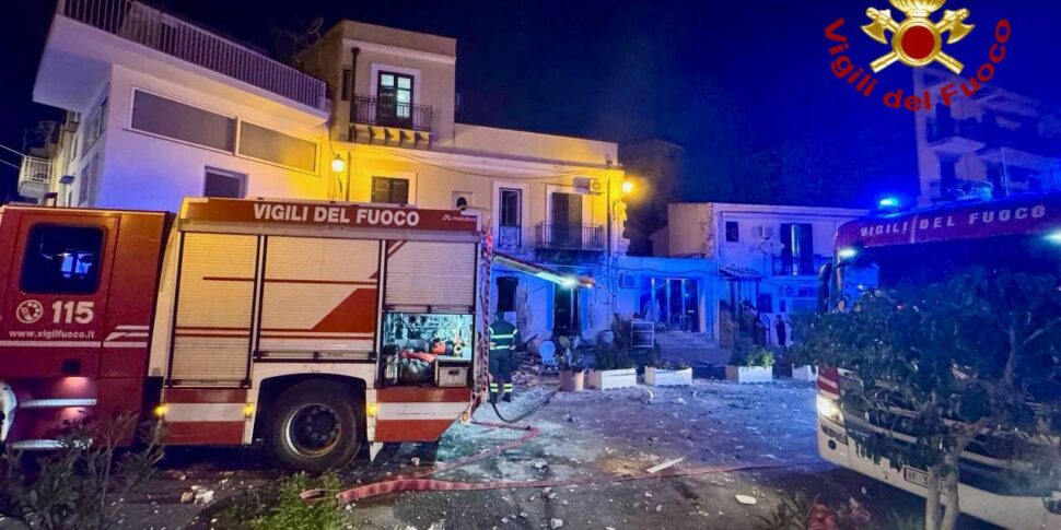 Palermo, esplosione e crolli in un edificio di tre piani all'Arenella ...