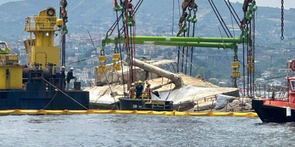 Il recupero del Bayesian: sostituite alcune delle otto cinghie che ...