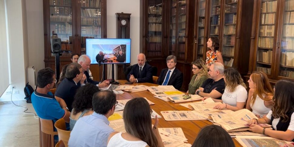 Il Silent reading de Il Sole 24 Ore, decine di studenti nella redazione del Giornale di Sicilia ...