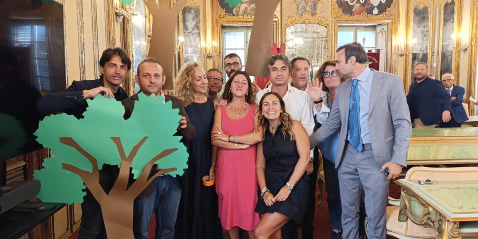 Palermo, flash mob dell'opposizione durante il Consiglio comunale ...