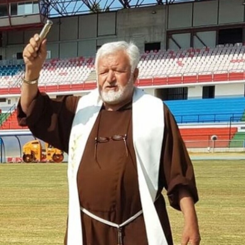 È morto padre Fedele Bisceglia: Cosenza dice addio al frate ultrà ...