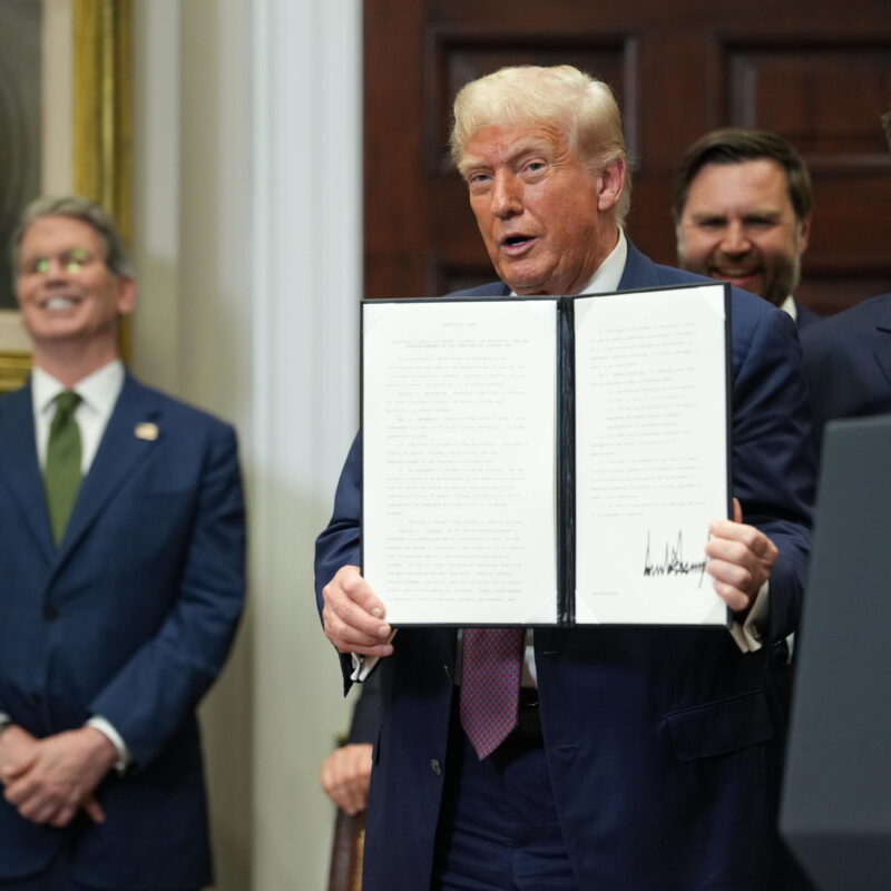 Trump impone nuovi dazi, ma regge l'accordo con l'Ue al 15% - Giornale ...