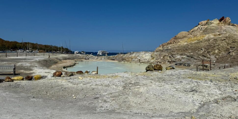 Vulcano, il laghetto termale rimane ancora sequestrato ma alcune parti ...