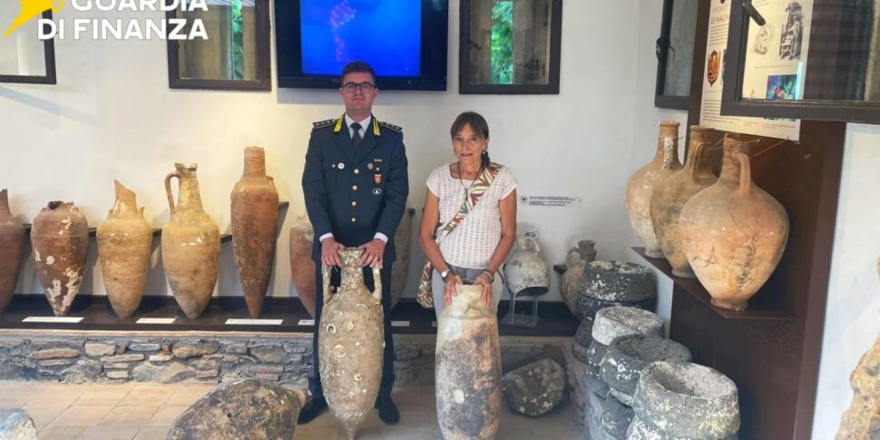 Messina, sei anfore di pregio archeologico consegnate al Parco di Naxos ...