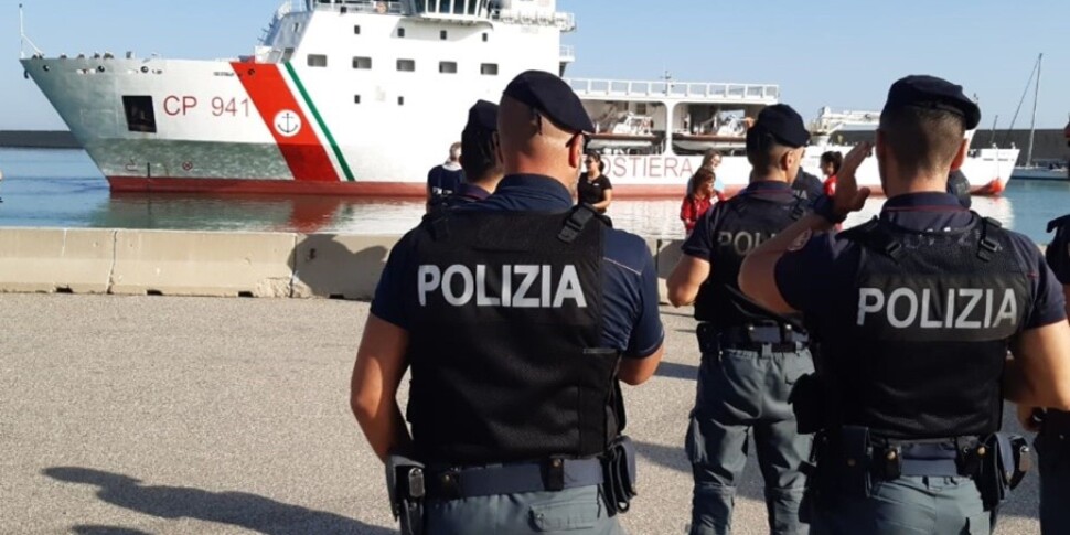 Nell'ultimo sbarco di migranti a Pozzallo c'erano anche due scafisti ...