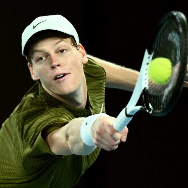 Sinner torna ad allenarsi dopo il crollo al Roland Garros - Giornale di ...