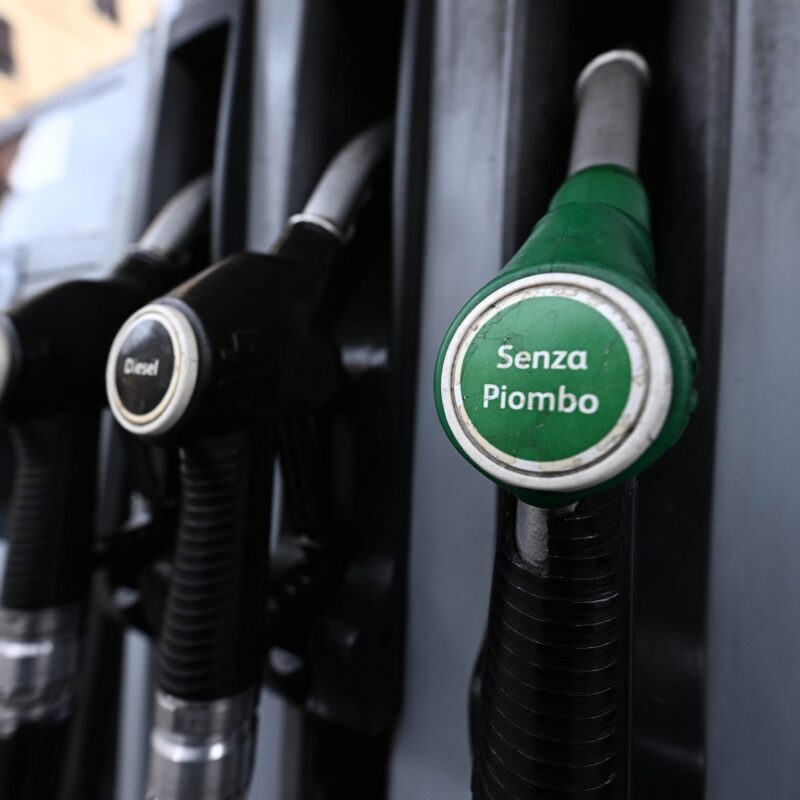 Caro carburante, prezzi record in autostrada. I costi più alti sulla ...